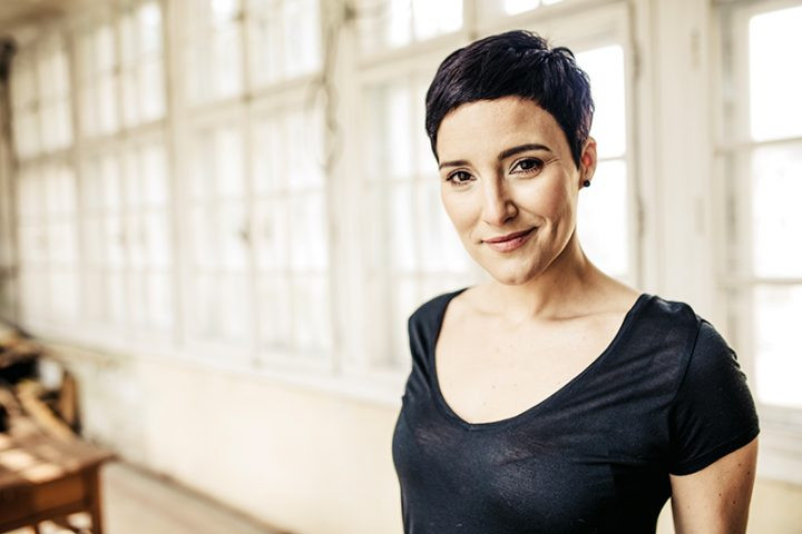 INA REGEN Live + Signierstunde @ EMI - the music store, Wien · 02.11. ...